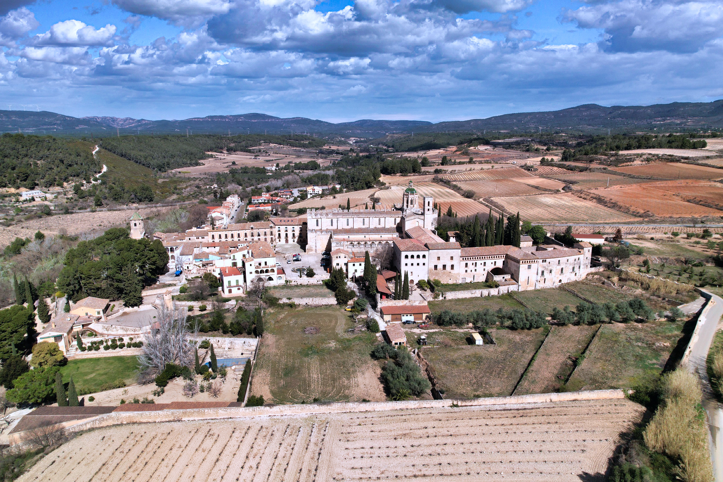 The Royal Monastery of Santes Creus: A Jewel of Catalan Gothic ...
